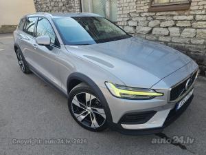 Pelēks Volvo V60 Cross Country 2022 Tallina, ar dzinēja tilpumu 2.00 L un nobraukumu 23 tūkst. km par 25000 €, foto 4 vietnē AUTOMOTO.COM.LV