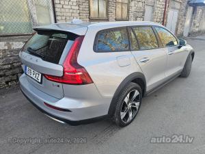 Pelēks Volvo V60 Cross Country 2022 Tallina, ar dzinēja tilpumu 2.00 L un nobraukumu 23 tūkst. km par 25000 €, foto 6 vietnē AUTOMOTO.COM.LV