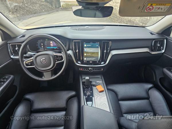 Pelēks Volvo V60 Cross Country 2022 Tallina, ar dzinēja tilpumu 2.00 L un nobraukumu 23 tūkst. km par 25000 €, foto 7 vietnē AUTOMOTO.COM.LV