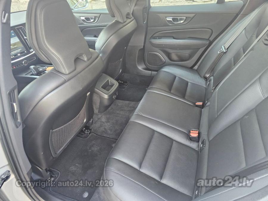 Pelēks Volvo V60 Cross Country 2022 Tallina, ar dzinēja tilpumu 2.00 L un nobraukumu 23 tūkst. km par 25000 €, foto 10 vietnē AUTOMOTO.COM.LV