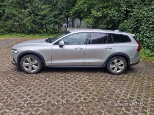 Pelēks Volvo V60 Cross Country 2022 Tallina, ar dzinēja tilpumu 2.00 L un nobraukumu 64 tūkst. km par 32900 €, foto 4 vietnē AUTOMOTO.COM.LV
