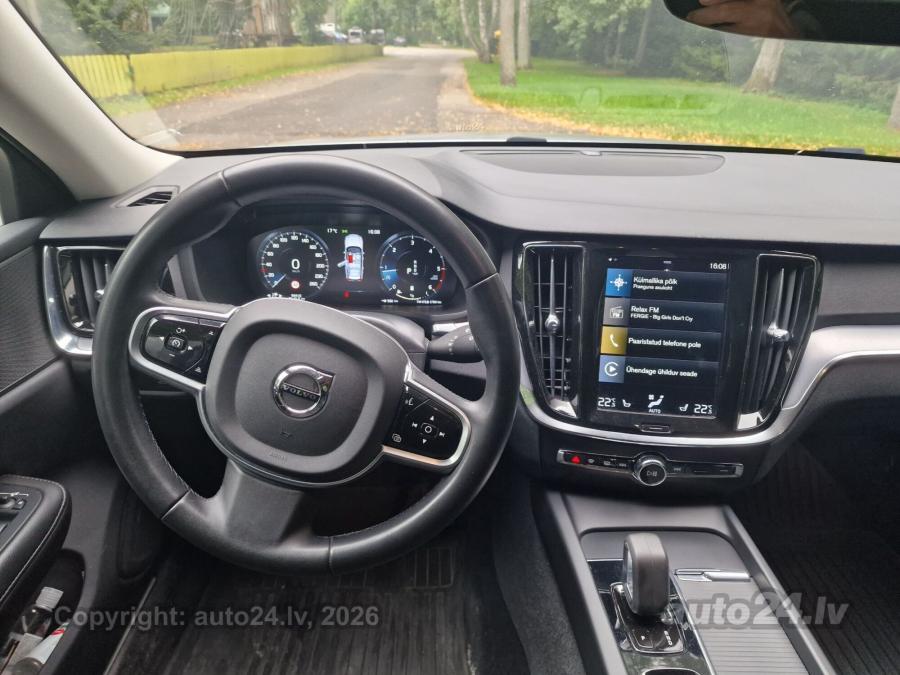 Pelēks Volvo V60 Cross Country 2022 Tallina, ar dzinēja tilpumu 2.00 L un nobraukumu 64 tūkst. km par 32900 €, foto 7 vietnē AUTOMOTO.COM.LV