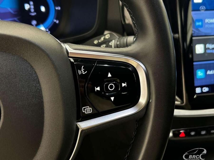 Grey Volvo V60 Cross Country 2023 in Vilnius, with an engine capacity of 1.97 L and mileage of 173 thousand km for 25900 €, photo 16 on AUTOMOTO.COM.LV
