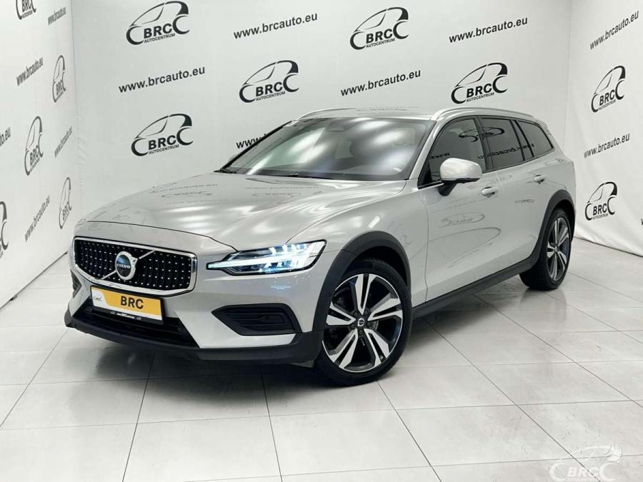 Pelēks Volvo V60 Cross Country 2023 Viļņa, ar dzinēja tilpumu 1.97 L un nobraukumu 173 tūkst. km par 23900 €, foto 1 vietnē AUTOMOTO.COM.LV