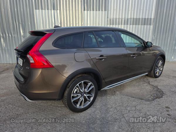 Volvo V60 Cross Country 2016 Tallina, ar dzinēja tilpumu 2.00 L un nobraukumu 194 tūkst. km par 9990 €, foto 3 vietnē AUTOMOTO.COM.LV