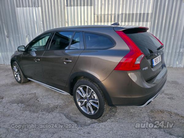 Volvo V60 Cross Country 2016 Tallina, ar dzinēja tilpumu 2.00 L un nobraukumu 194 tūkst. km par 9990 €, foto 4 vietnē AUTOMOTO.COM.LV