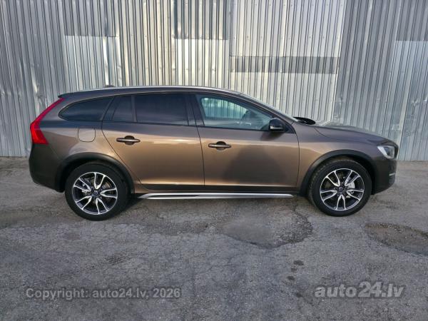 Volvo V60 Cross Country 2016 Tallina, ar dzinēja tilpumu 2.00 L un nobraukumu 194 tūkst. km par 9990 €, foto 5 vietnē AUTOMOTO.COM.LV
