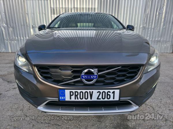 Volvo V60 Cross Country 2016 Tallina, ar dzinēja tilpumu 2.00 L un nobraukumu 194 tūkst. km par 9990 €, foto 7 vietnē AUTOMOTO.COM.LV