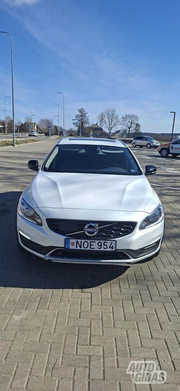 Volvo V60 Cross Country 2018 Anykščiai, ar dzinēja tilpumu 2.00 L un nobraukumu 163 tūkst. km par 12350 €, foto 1 vietnē AUTOMOTO.COM.LV