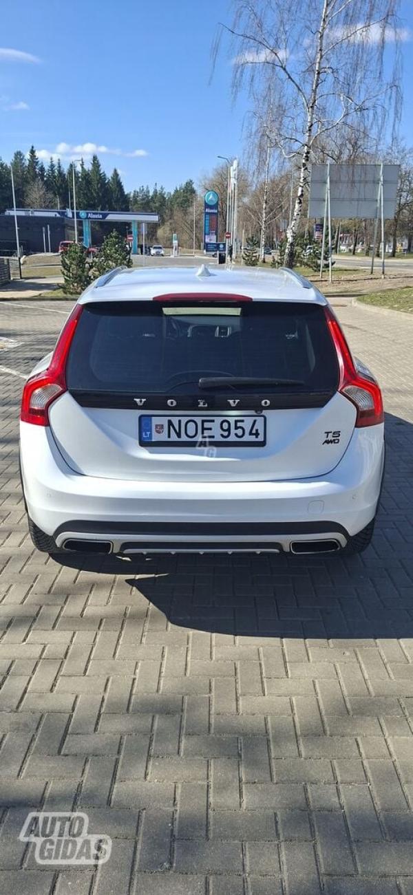 Volvo V60 Cross Country 2018 Anykščiai, ar dzinēja tilpumu 2.00 L un nobraukumu 163 tūkst. km par 12350 €, foto 2 vietnē AUTOMOTO.COM.LV