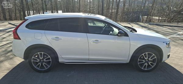 Volvo V60 Cross Country 2018 Anykščiai, ar dzinēja tilpumu 2.00 L un nobraukumu 163 tūkst. km par 12350 €, foto 3 vietnē AUTOMOTO.COM.LV