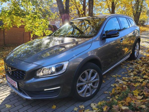 Volvo V60 Cross Country 2018 in Utena, with an engine capacity of 2.00 L and mileage of 223 thousand km for 12900 €, photo 1 on AUTOMOTO.COM.LV