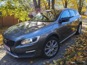 Volvo V60 Cross Country 2018 in Utena, with an engine capacity of 2.00 L and mileage of 223 thousand km for 12900 €, photo  on AUTOMOTO.COM.LV