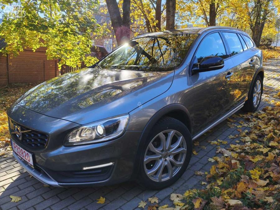 Volvo V60 Cross Country 2018 in Utena, with an engine capacity of 2.00 L and mileage of 223 thousand km for 12900 €, photo 1 on AUTOMOTO.COM.LV