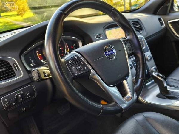 Volvo V60 Cross Country 2018 in Utena, with an engine capacity of 2.00 L and mileage of 223 thousand km for 12900 €, photo 7 on AUTOMOTO.COM.LV