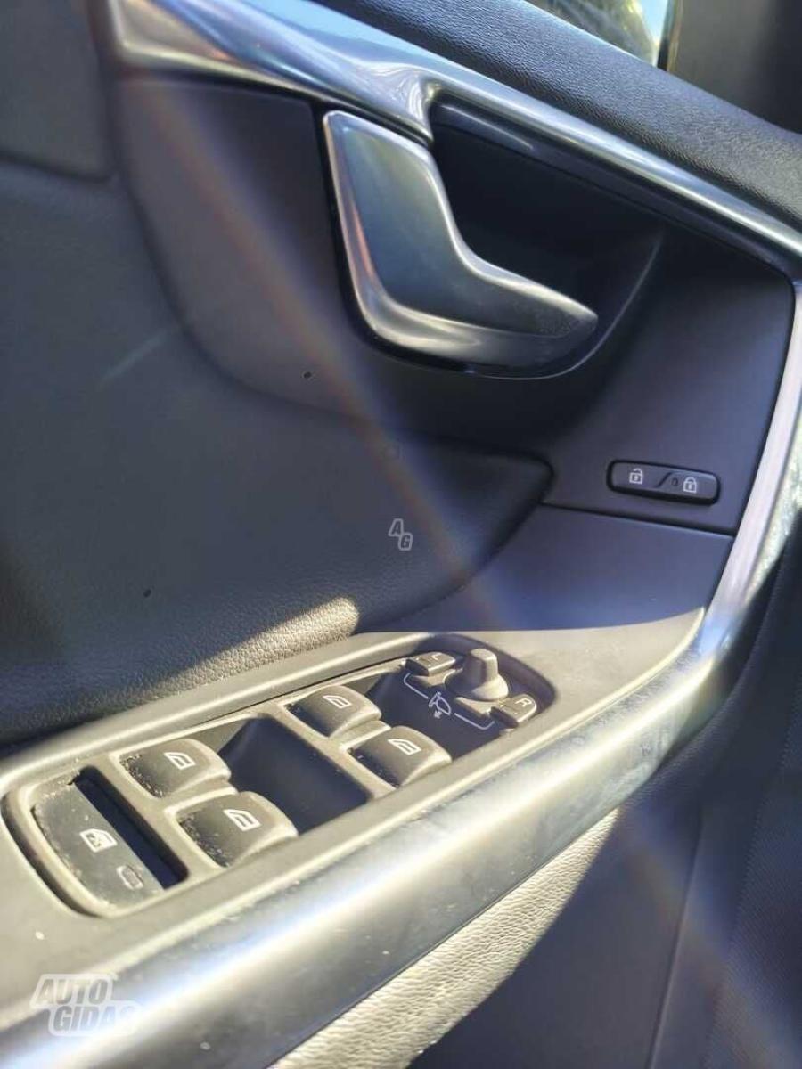 Volvo V60 Cross Country 2018 in Utena, with an engine capacity of 2.00 L and mileage of 223 thousand km for 12900 €, photo 10 on AUTOMOTO.COM.LV