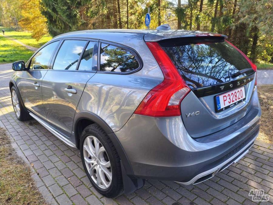 Volvo V60 Cross Country 2018 in Utena, with an engine capacity of 2.00 L and mileage of 223 thousand km for 12900 €, photo 11 on AUTOMOTO.COM.LV