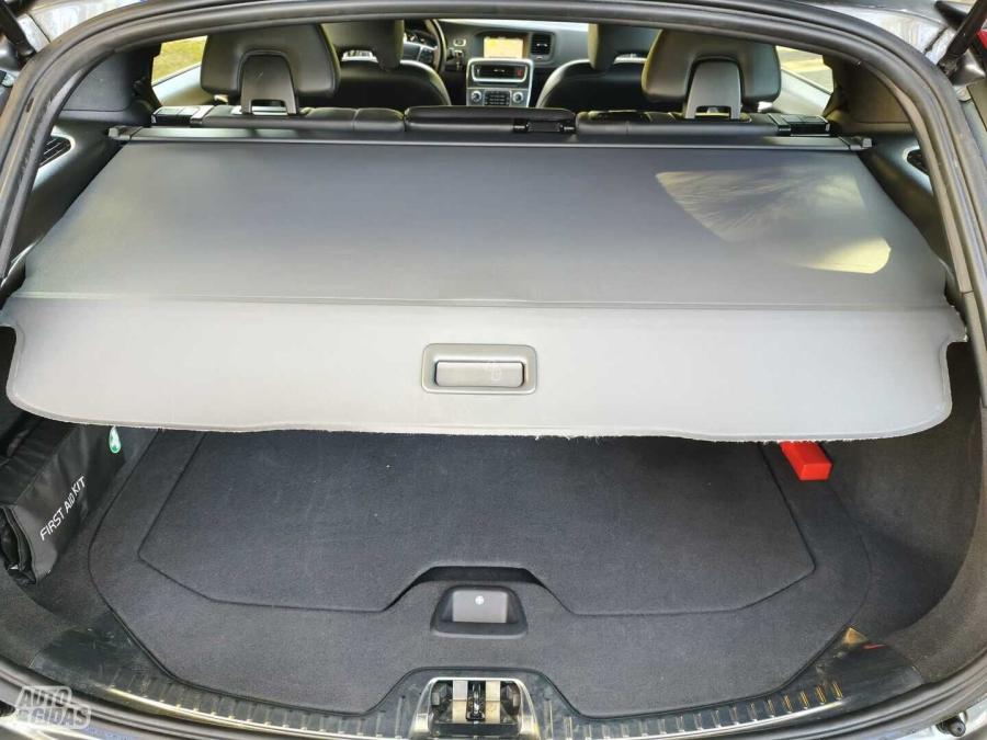 Volvo V60 Cross Country 2018 in Utena, with an engine capacity of 2.00 L and mileage of 223 thousand km for 12900 €, photo 17 on AUTOMOTO.COM.LV