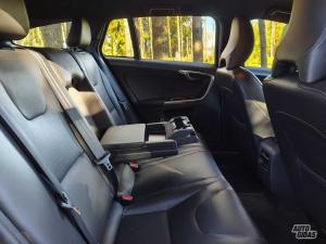 Volvo V60 Cross Country 2018 in Utena, with an engine capacity of 2.00 L and mileage of 223 thousand km for 12900 €, photo 18 on AUTOMOTO.COM.LV