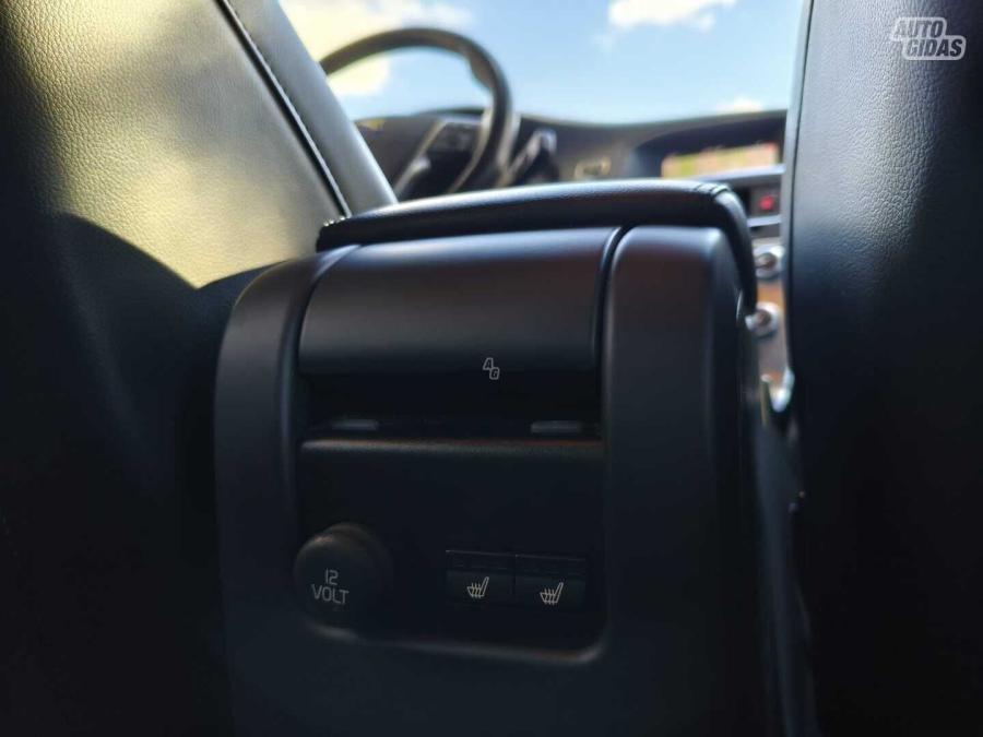Volvo V60 Cross Country 2018 in Utena, with an engine capacity of 2.00 L and mileage of 223 thousand km for 12900 €, photo 19 on AUTOMOTO.COM.LV