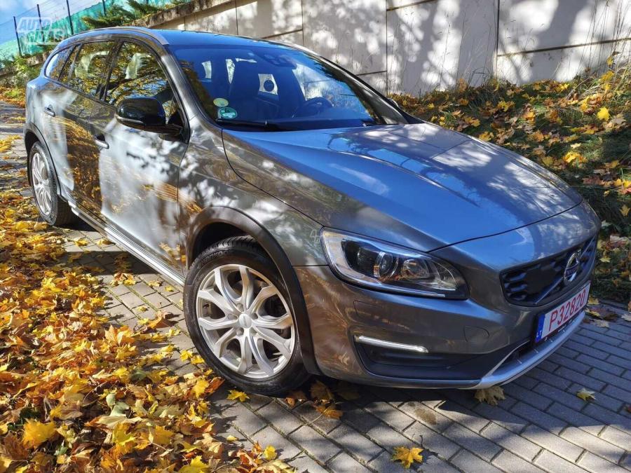 Volvo V60 Cross Country 2018 in Utena, with an engine capacity of 2.00 L and mileage of 223 thousand km for 12900 €, photo 22 on AUTOMOTO.COM.LV