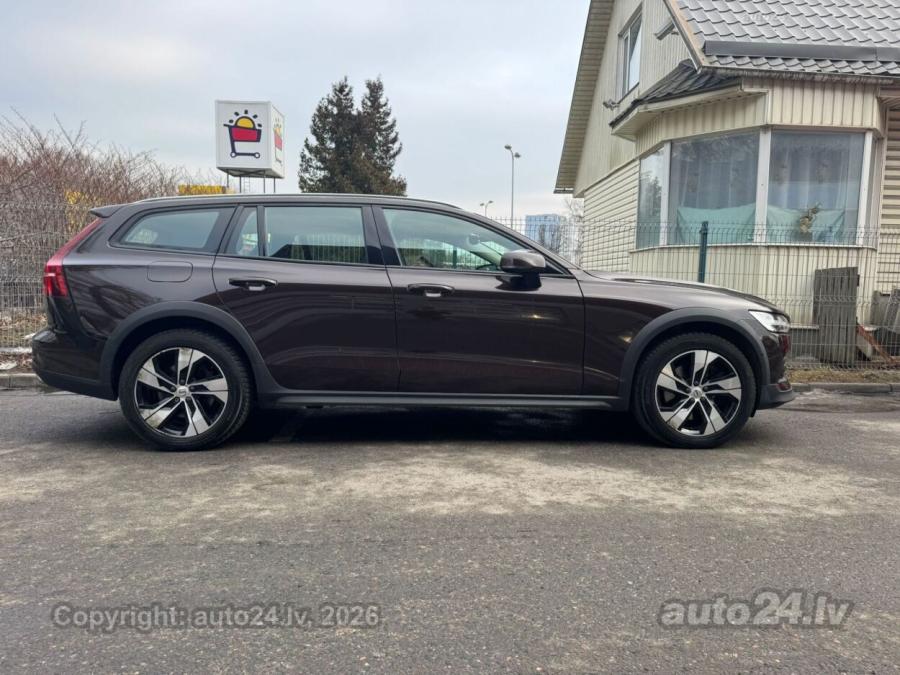 Вольво V60 Cross Country 2020 в Таллин, объемом двигателя 2.00 л и пробегом 132 тыс. км за 22900 €, фото 1 на AUTOMOTO.COM.LV