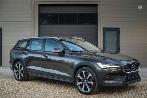 Volvo V60 Cross Country 2021 in Kaunas, with an engine capacity of 1.97 L and mileage of 198 thousand km for 24550 €, photo 1 on AUTOMOTO.COM.LV