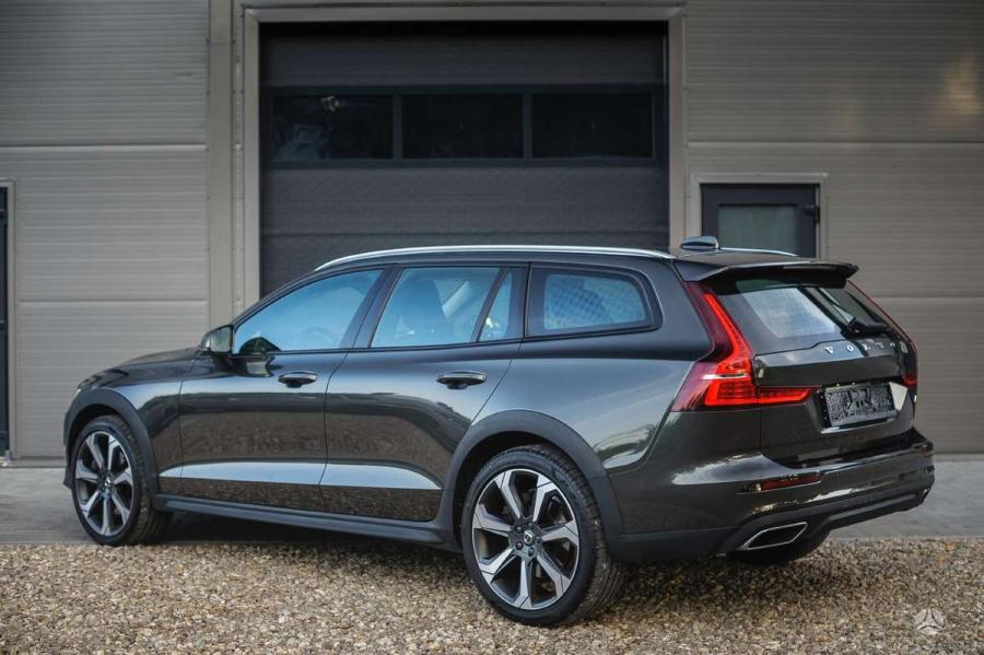 Volvo V60 Cross Country 2021 in Kaunas, with an engine capacity of 1.97 L and mileage of 198 thousand km for 24550 €, photo 2 on AUTOMOTO.COM.LV