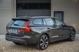 Volvo V60 Cross Country 2021 in Kaunas, with an engine capacity of 1.97 L and mileage of 198 thousand km for 24550 €, photo 4 on AUTOMOTO.COM.LV