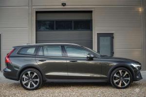 Volvo V60 Cross Country 2021 in Kaunas, with an engine capacity of 1.97 L and mileage of 198 thousand km for 24550 €, photo 7 on AUTOMOTO.COM.LV