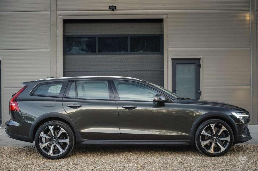 Volvo V60 Cross Country 2021 in Kaunas, with an engine capacity of 1.97 L and mileage of 198 thousand km for 24550 €, photo 7 on AUTOMOTO.COM.LV