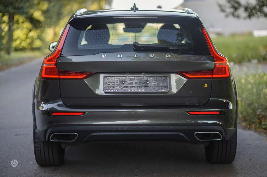 Volvo V60 Cross Country 2021 in Kaunas, with an engine capacity of 1.97 L and mileage of 198 thousand km for 24550 €, photo 22 on AUTOMOTO.COM.LV