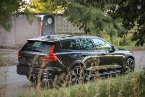 Volvo V60 Cross Country 2021 in Kaunas, with an engine capacity of 1.97 L and mileage of 198 thousand km for 24550 €, photo 24 on AUTOMOTO.COM.LV