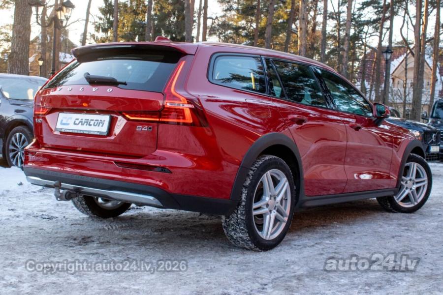 Volvo V60 Cross Country 2022 in Tallinn, with an engine capacity of 2.00 L and mileage of 107 thousand km for 35990 €, photo 2 on AUTOMOTO.COM.LV