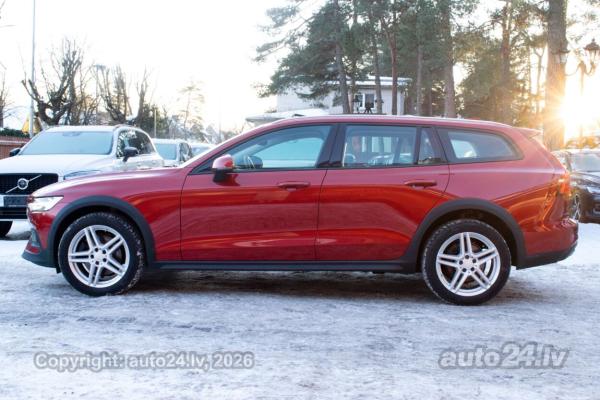 Volvo V60 Cross Country 2022 in Tallinn, with an engine capacity of 2.00 L and mileage of 107 thousand km for 35990 €, photo 6 on AUTOMOTO.COM.LV