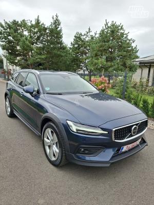 Volvo V60 Cross Country 2024 Viļņa, ar dzinēja tilpumu 2.00 L un nobraukumu 16 tūkst. km par 39000 €, foto  vietnē AUTOMOTO.COM.LV