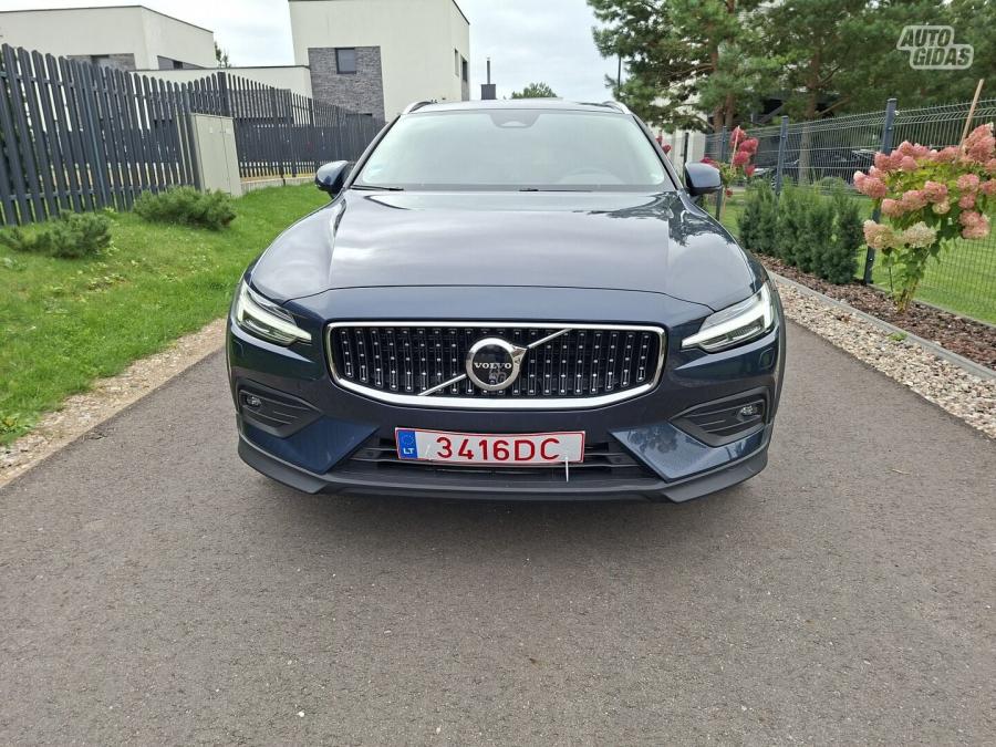 Volvo V60 Cross Country 2024 Viļņa, ar dzinēja tilpumu 2.00 L un nobraukumu 16 tūkst. km par 39000 €, foto 4 vietnē AUTOMOTO.COM.LV