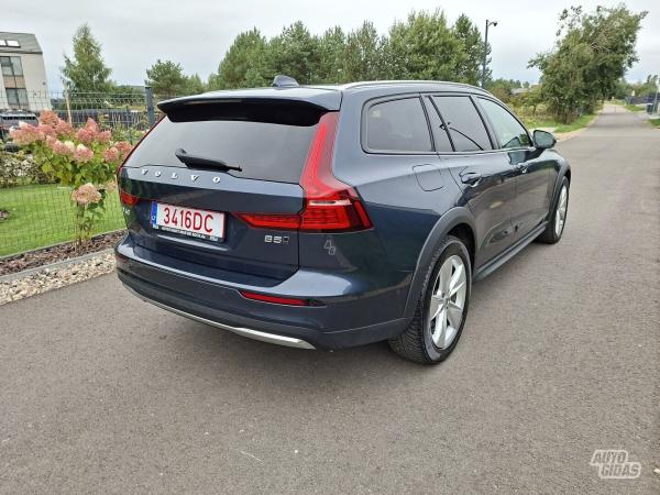 Volvo V60 Cross Country 2024 Viļņa, ar dzinēja tilpumu 2.00 L un nobraukumu 16 tūkst. km par 39000 €, foto 5 vietnē AUTOMOTO.COM.LV