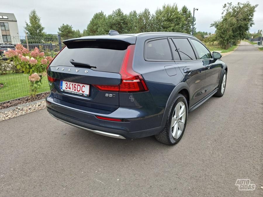 Volvo V60 Cross Country 2024 Viļņa, ar dzinēja tilpumu 2.00 L un nobraukumu 16 tūkst. km par 39000 €, foto 5 vietnē AUTOMOTO.COM.LV