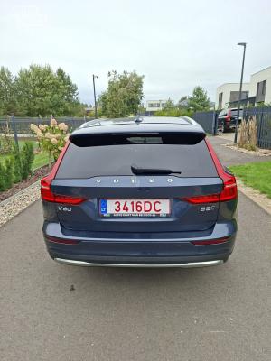 Volvo V60 Cross Country 2024 Viļņa, ar dzinēja tilpumu 2.00 L un nobraukumu 16 tūkst. km par 39000 €, foto 6 vietnē AUTOMOTO.COM.LV