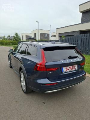 Volvo V60 Cross Country 2024 Viļņa, ar dzinēja tilpumu 2.00 L un nobraukumu 16 tūkst. km par 39000 €, foto 7 vietnē AUTOMOTO.COM.LV