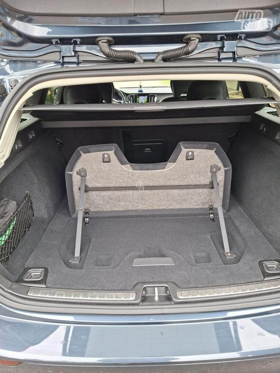 Volvo V60 Cross Country 2024 Viļņa, ar dzinēja tilpumu 2.00 L un nobraukumu 16 tūkst. km par 39000 €, foto 24 vietnē AUTOMOTO.COM.LV