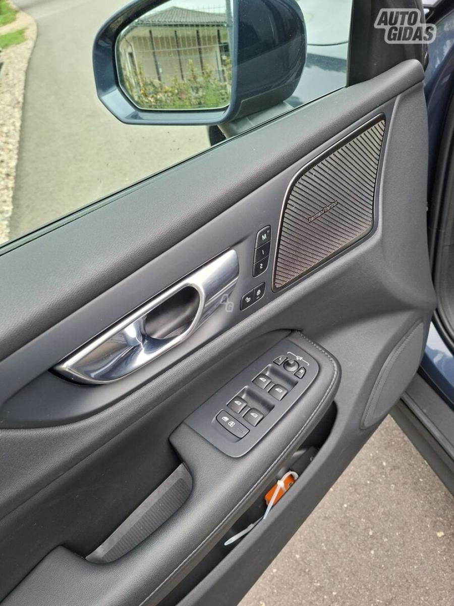 Volvo V60 Cross Country 2024 Viļņa, ar dzinēja tilpumu 2.00 L un nobraukumu 16 tūkst. km par 39000 €, foto 26 vietnē AUTOMOTO.COM.LV