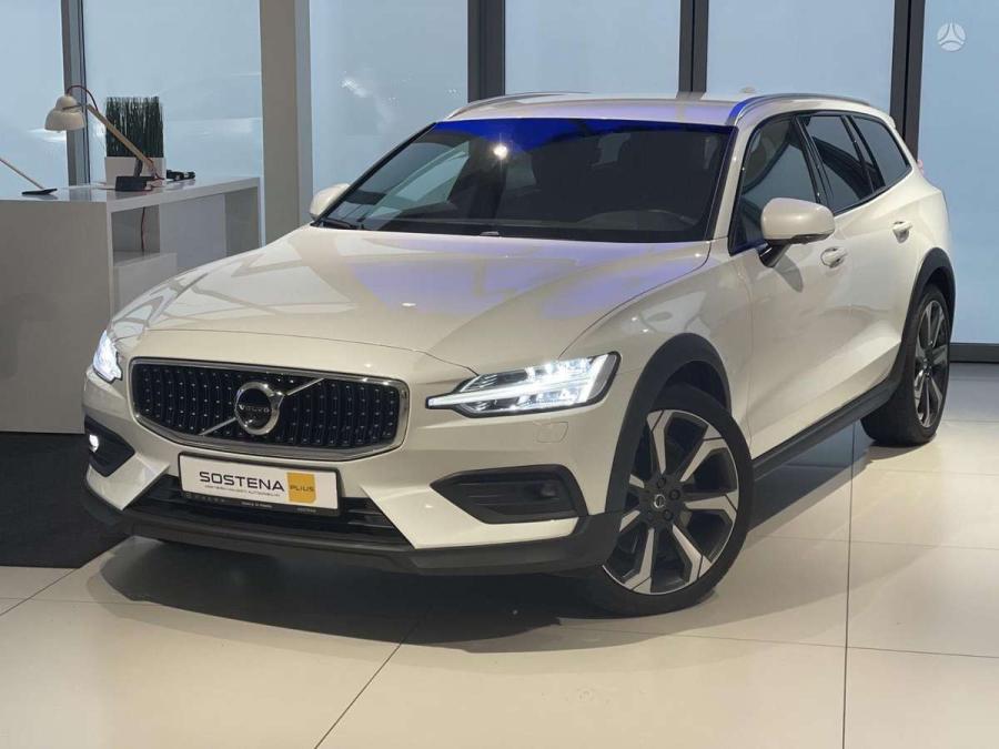 White Volvo V60 Cross Country 2019 in Klaipeda, with an engine capacity of 1.97 L and mileage of 186 thousand km for 25900 €, photo 1 on AUTOMOTO.COM.LV