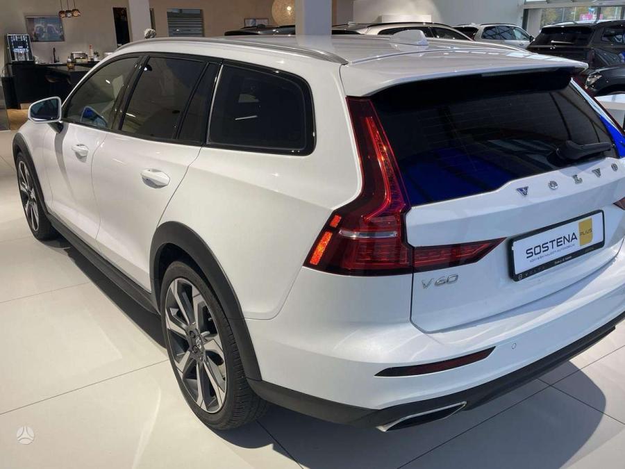 White Volvo V60 Cross Country 2019 in Klaipeda, with an engine capacity of 1.97 L and mileage of 186 thousand km for 25900 €, photo 5 on AUTOMOTO.COM.LV