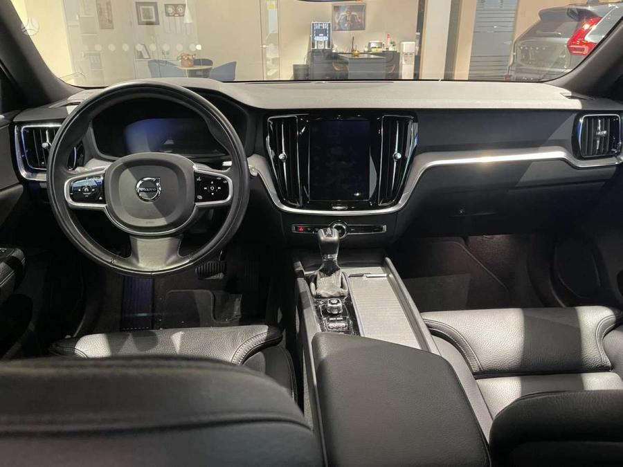 White Volvo V60 Cross Country 2019 in Klaipeda, with an engine capacity of 1.97 L and mileage of 186 thousand km for 25900 €, photo 7 on AUTOMOTO.COM.LV
