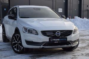 White Volvo V60 Cross Country 2015 in Vilnius, with an engine capacity of 1.97 L and mileage of 267 thousand km for 10850 €, photo 3 on AUTOMOTO.COM.LV