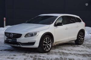 White Volvo V60 Cross Country 2015 in Vilnius, with an engine capacity of 1.97 L and mileage of 267 thousand km for 10850 €, photo 7 on AUTOMOTO.COM.LV