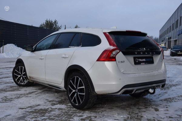 Balts Volvo V60 Cross Country 2015 Viļņa, ar dzinēja tilpumu 1.97 L un nobraukumu 267 tūkst. km par 10850 €, foto 8 vietnē AUTOMOTO.COM.LV