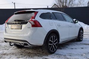 White Volvo V60 Cross Country 2015 in Vilnius, with an engine capacity of 1.97 L and mileage of 267 thousand km for 10850 €, photo 10 on AUTOMOTO.COM.LV